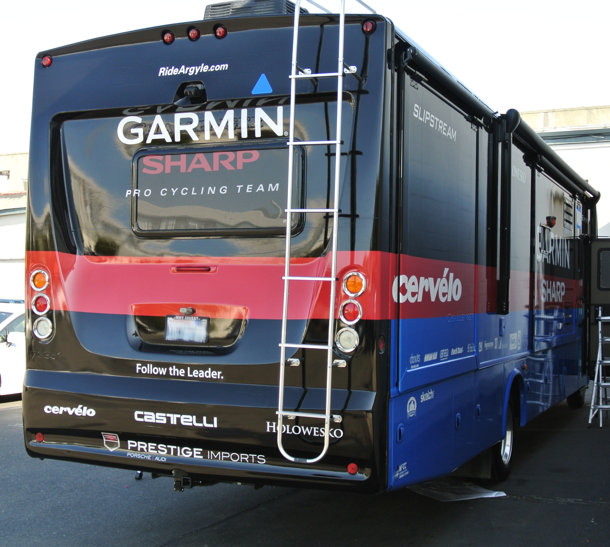 sharp-bus-wrap-02 – Custom Vehicle Wraps