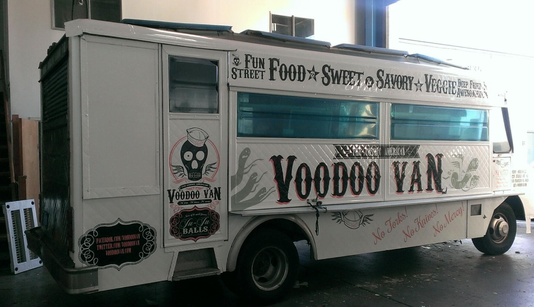 voodoo van food truck wrap-09 – Custom Vehicle Wraps